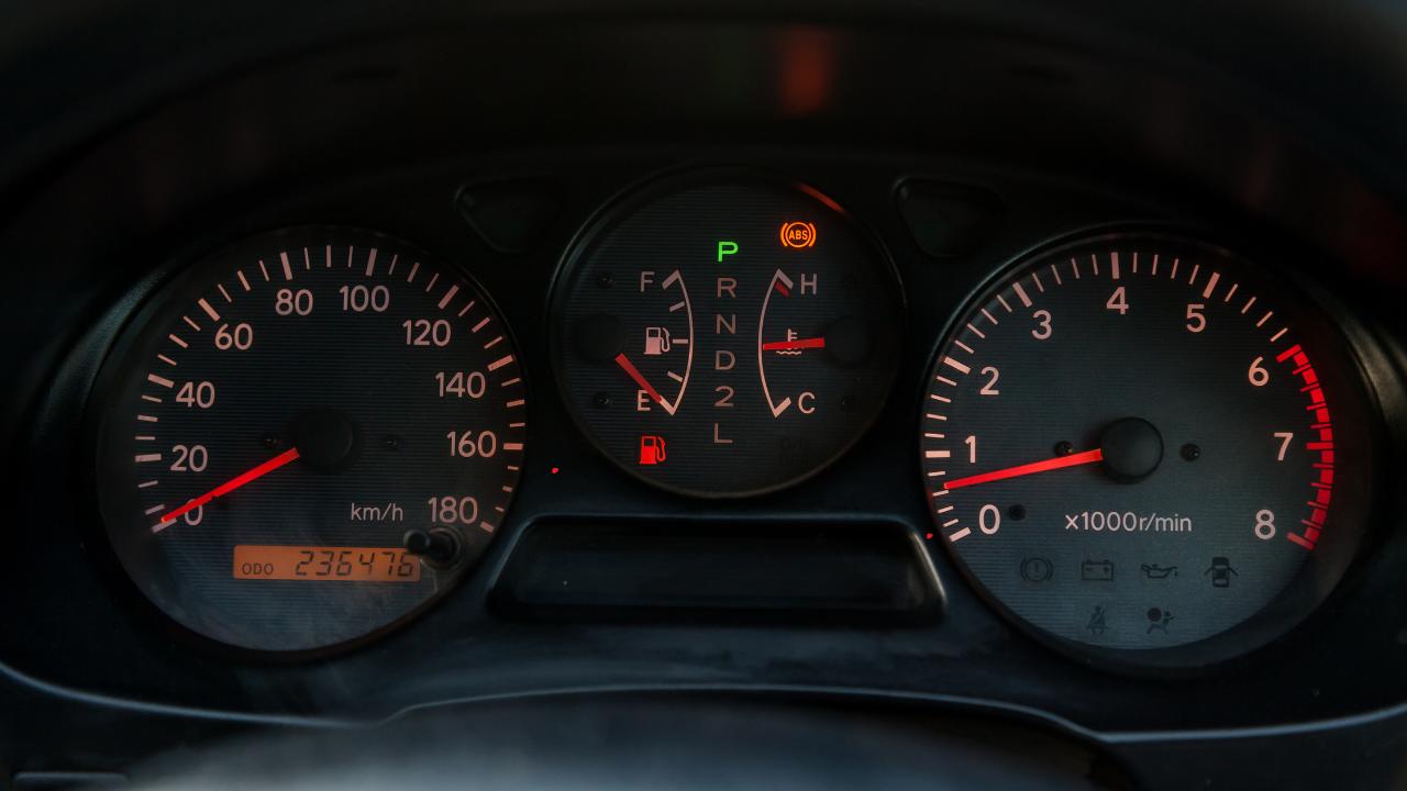 Odometer Fraud: How to Avoid Being Scammed When Buying a Toyota - 100% ...